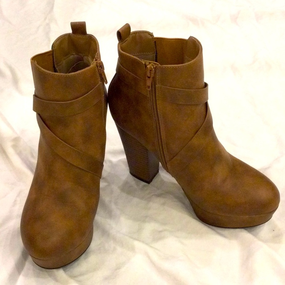 Brown Stacked Heel Platform Ankle Boots Size 6.5 Wide - Gem